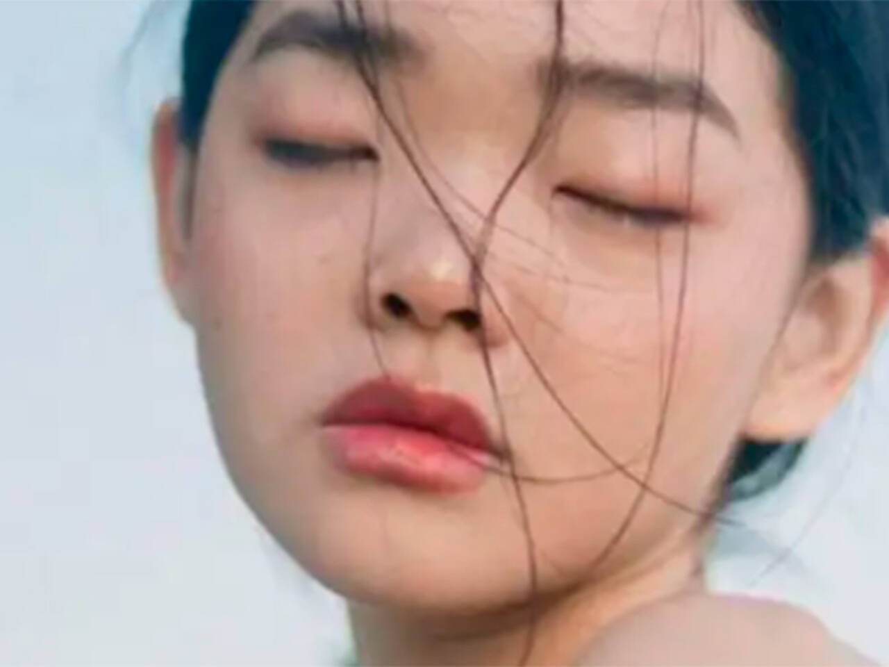 Модель обвинила российскую художницу в наживе на пошлом рисунке с ее ...